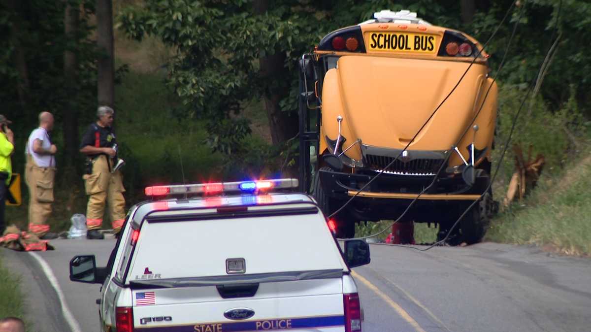 21 hurt after bus carrying Aliquippa Jr. High football players crashes in Beaver County