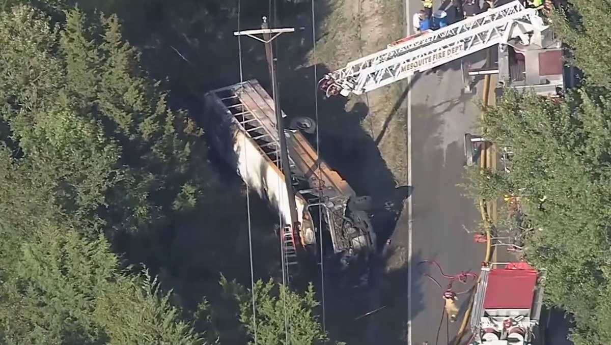 1 child killed, 3 injured after Texas school bus crashes