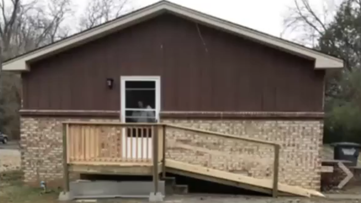 School bus driver builds ramp for student in wheelchair