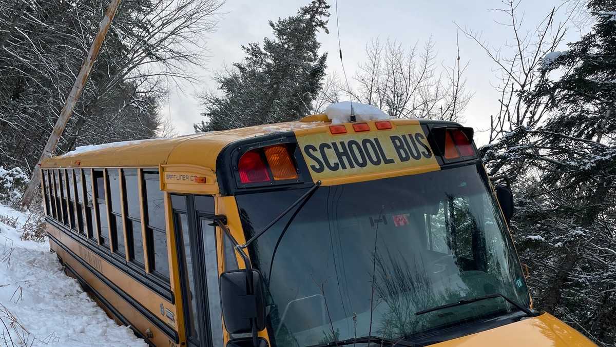 Bus crashes in Newbury, Vermont with students on board
