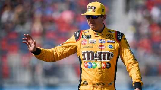 Kyle Busch ties Harvick with 8 wins this season after victory in Phoenix