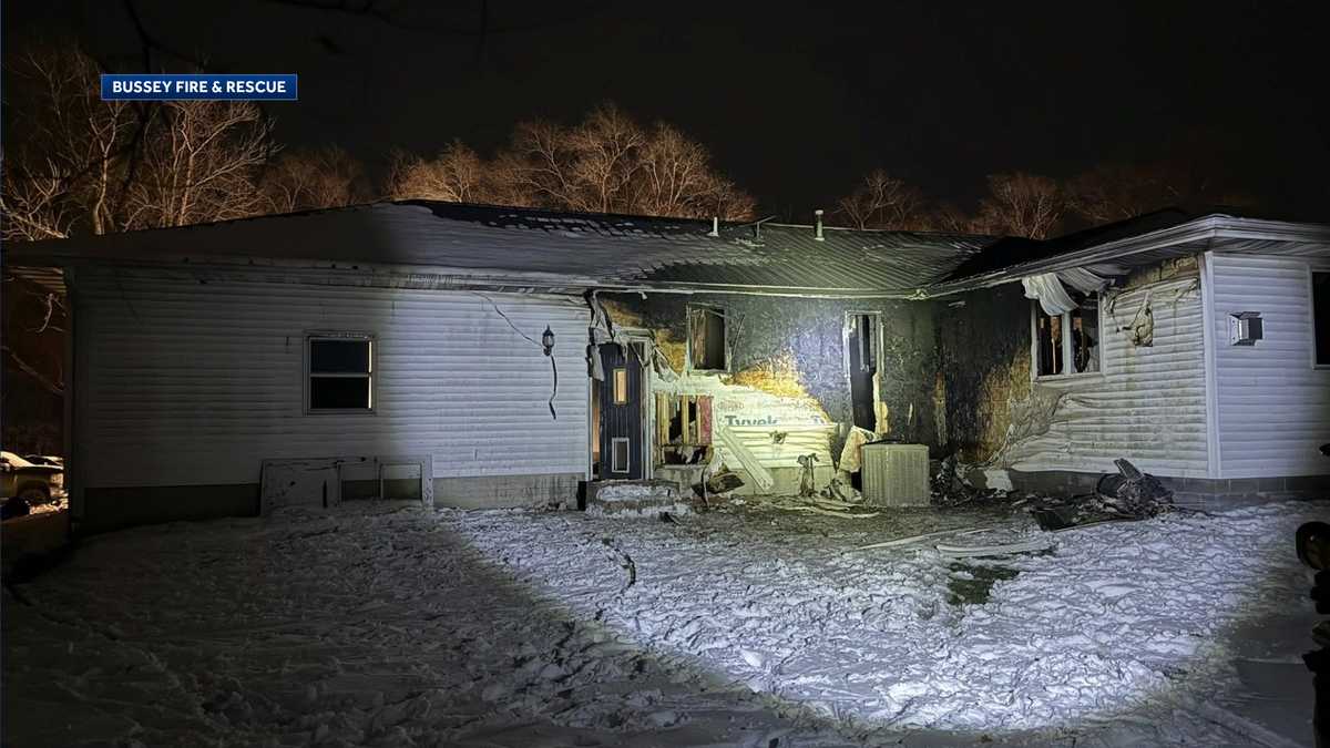 House explosion in Iowa leaves two people injured