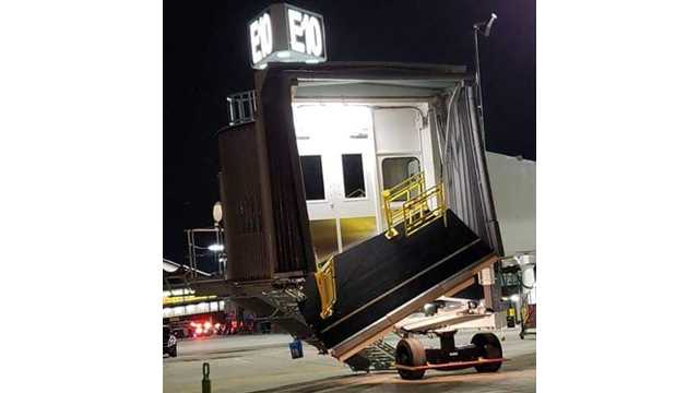 6 injured after jet bridge failure at BWI-Marshall