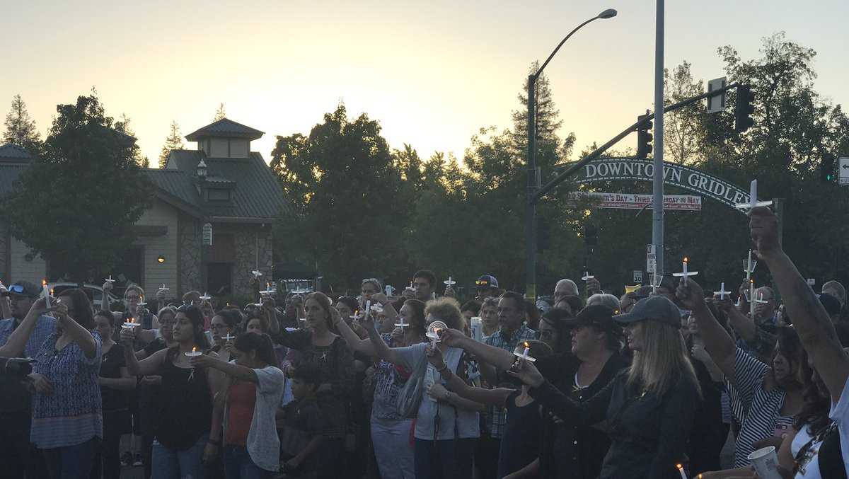 Alycia Yeoman's family, friends hold hope vigil