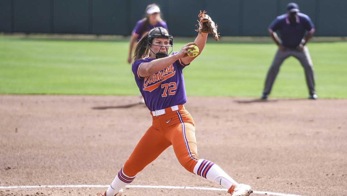 Clemsons Valerie Cagle Named A Finalist For National Player Of The Year