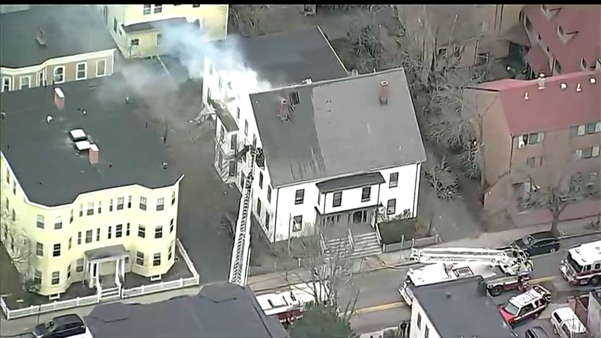 Residents credit neighbor for alerting them to fire