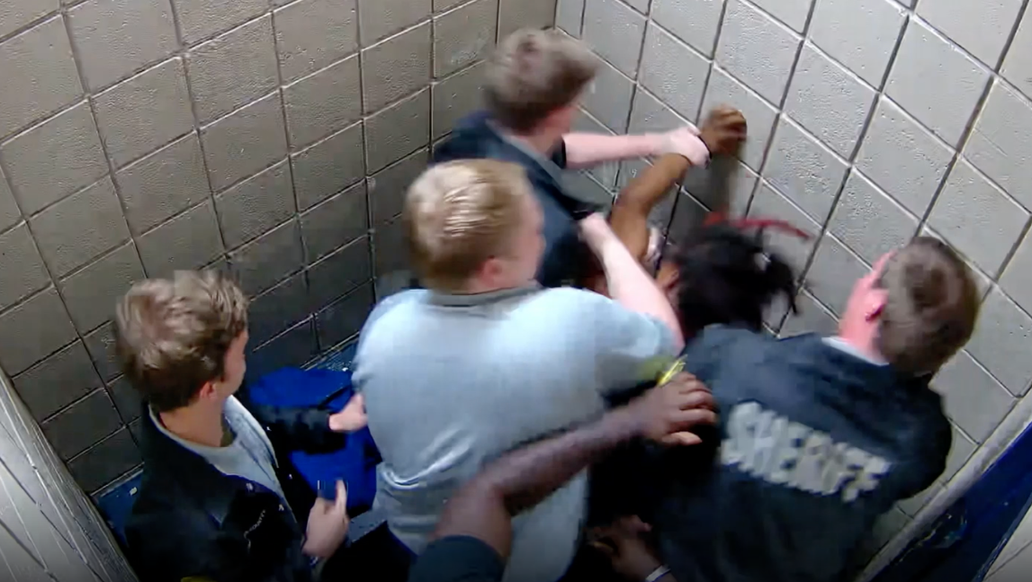 Georgia: Video shows jailed inmate assaulted by deputies