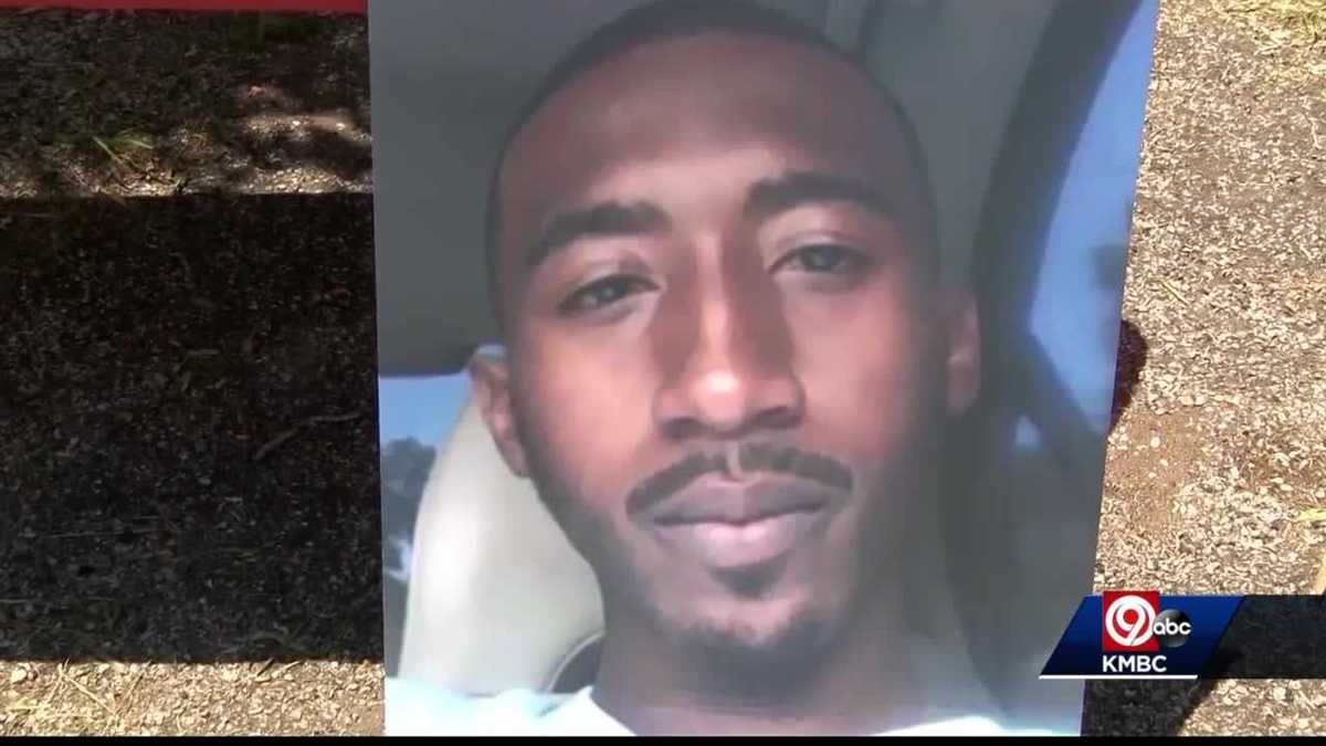 Kansas City Officer Eric J Devalkenaere On Trial In 2019 Death Of