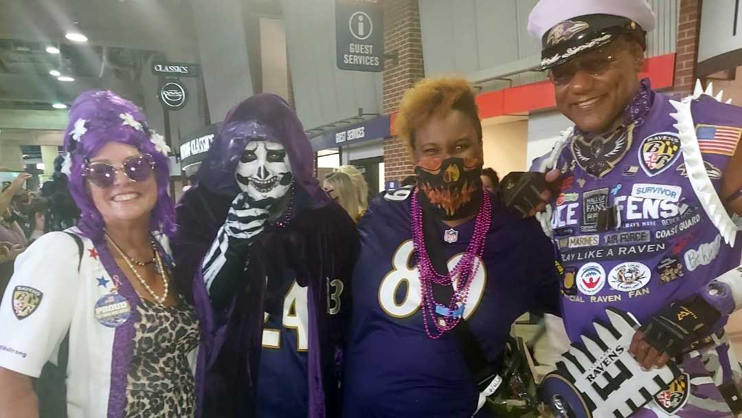 Ravens Flock remembers Captain Dee-Fense | Fan photos