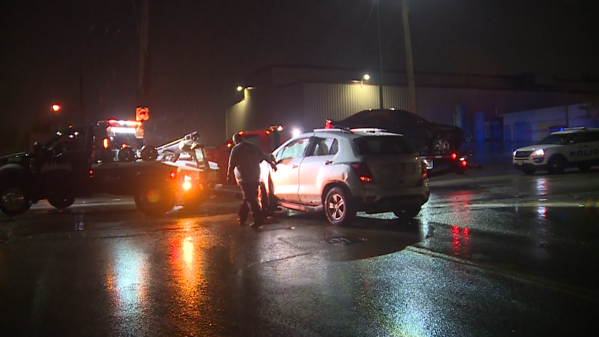 Police: At least 1 injured after overnight Camp Washington crash