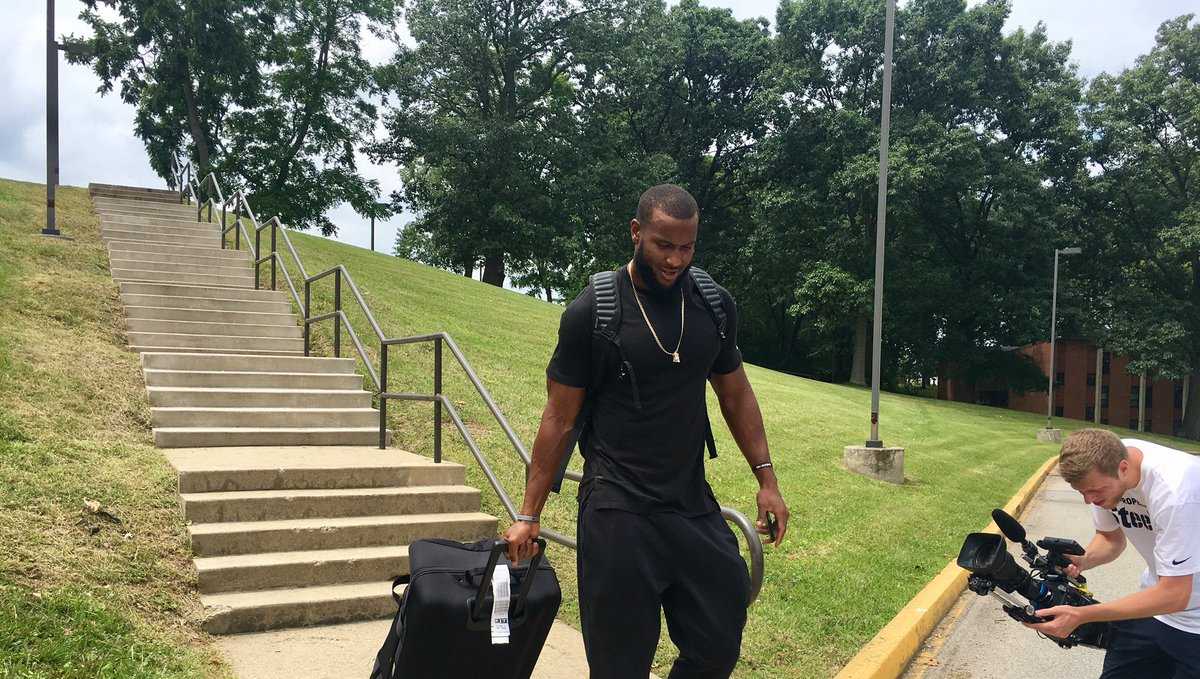 PHOTOS: Steelers arrive at 2017 training camp