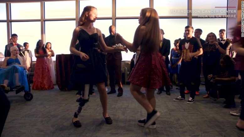 Teen cancer patients enjoy glamorous prom night