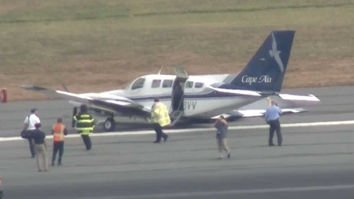 Maine-bound Cape Air plane returns to Boston, lands with 1 wheel