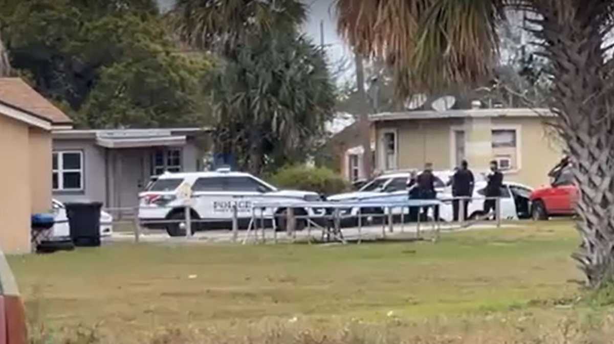 Florida carjacking sends person to hospital, suspect detained