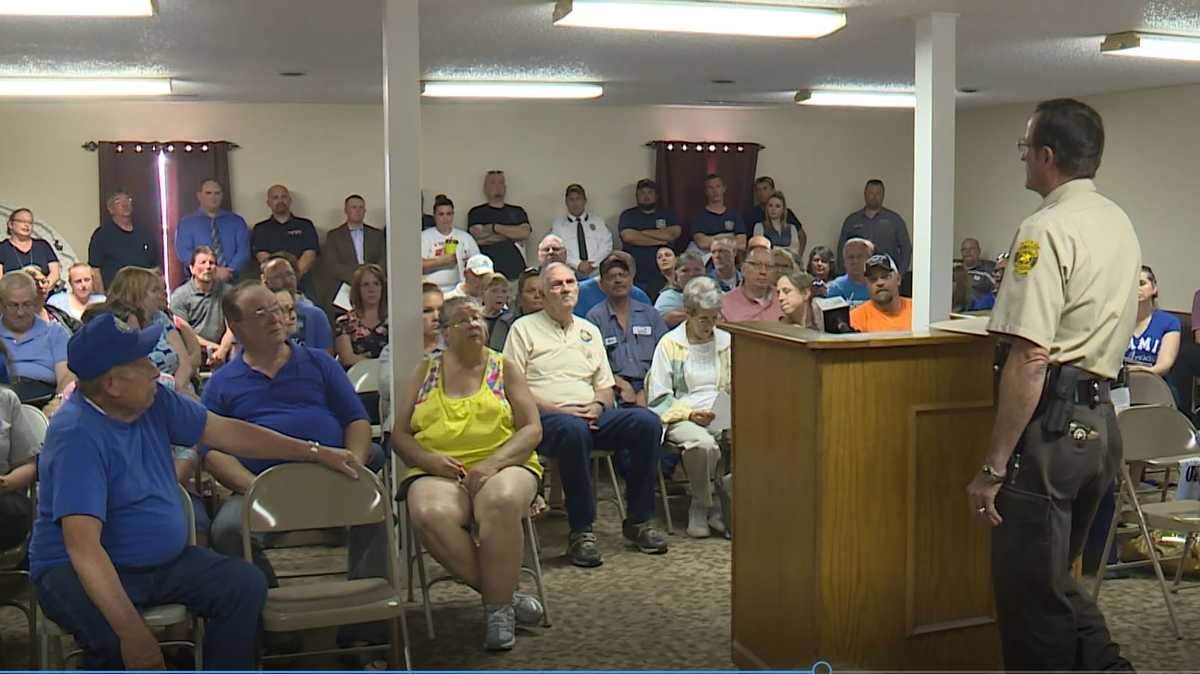 Residents pack meeting after Ray County city disbands police department