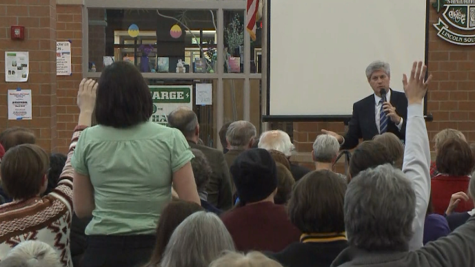 Fortenberry faces voters in Lincoln town hall