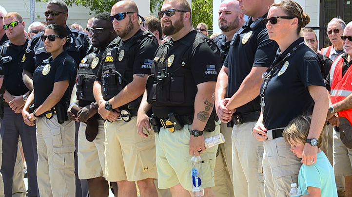 Tybee community joins police in moment of silence for Officer Tron Lewis