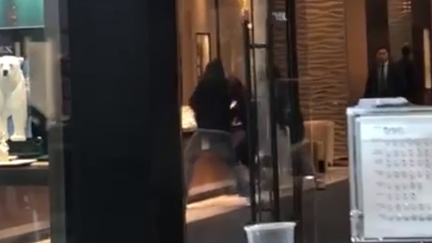 Robbers smash display case at Florida Mall jewelry store during ...