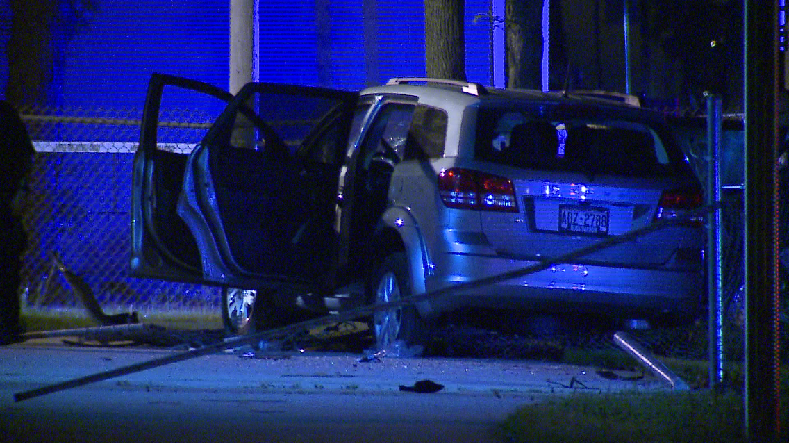 Man in minivan crash suffers 'serious' gunshot wound, MPD says