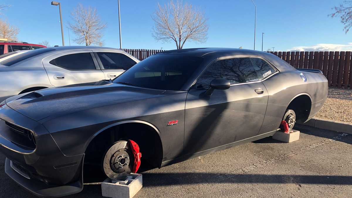 Drivers beware of thieves stealing the rims and tires from cars