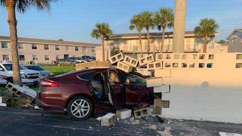 Daytona Beach crash injures teens