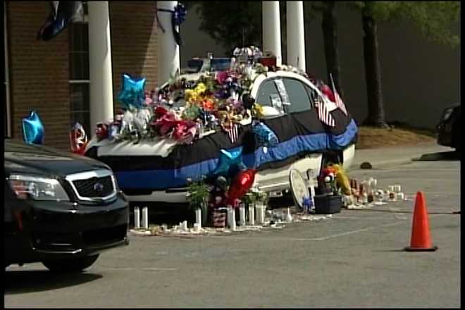 Jason Ellis murder: 10 years, no answers in Bardstown officer's killing