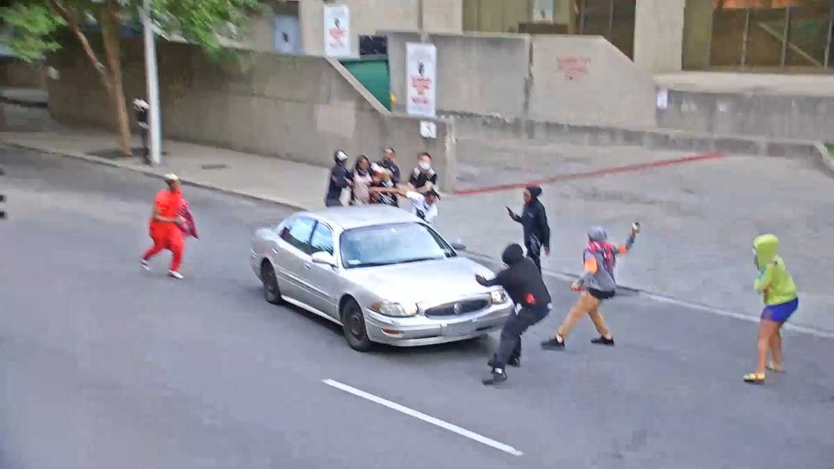 VIDEO: LMPD looking for driver who struck protester as demonstrations ...
