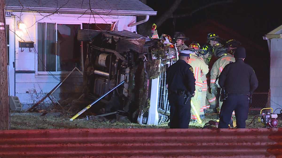 Police: Driver tries to flee after car overturns, crashes into house in ...