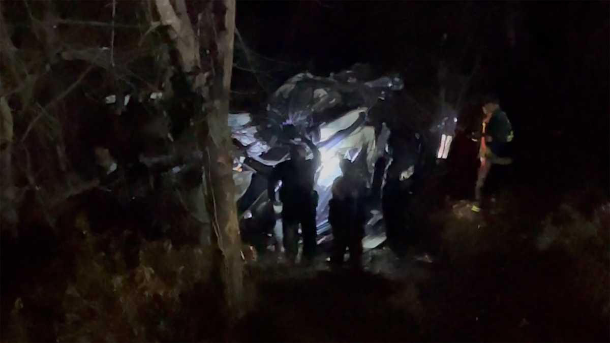 Car flips off I‑55 bridge near Pearl Street