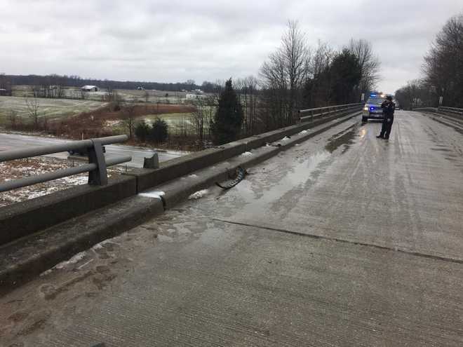 Car slides off overpass, falls onto vehicle in Jackson County