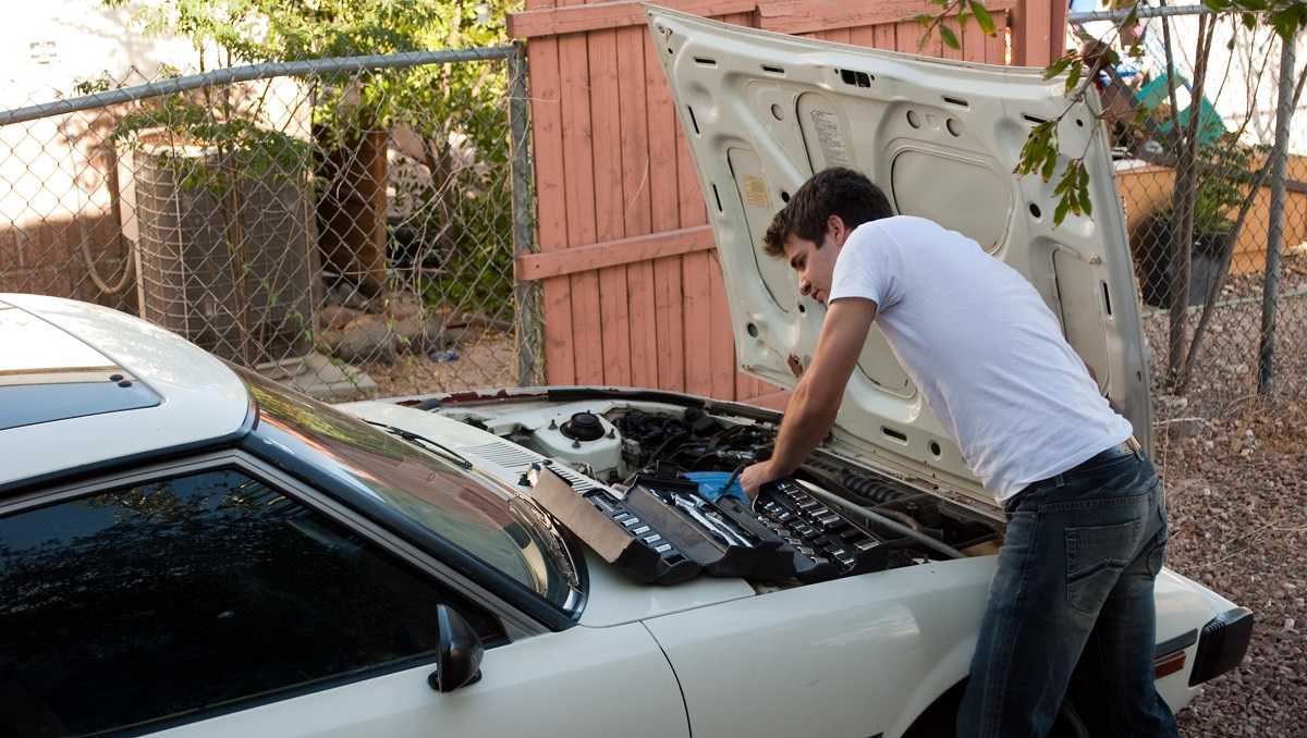 Buy these 6 tools for DIY car maintenance at home