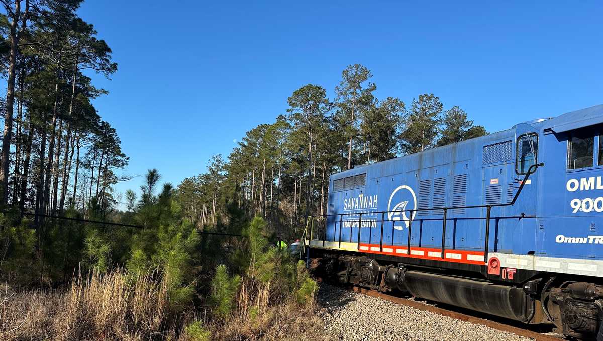 Three injured as slow-moving train crashes into car in Rincon