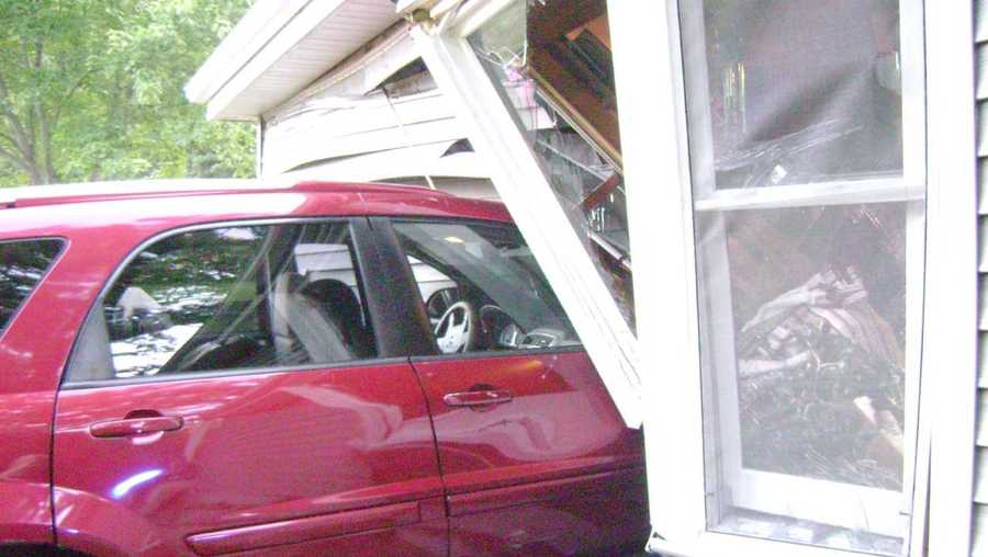 SUV crashed into house at Wisconsin, Illinois border
