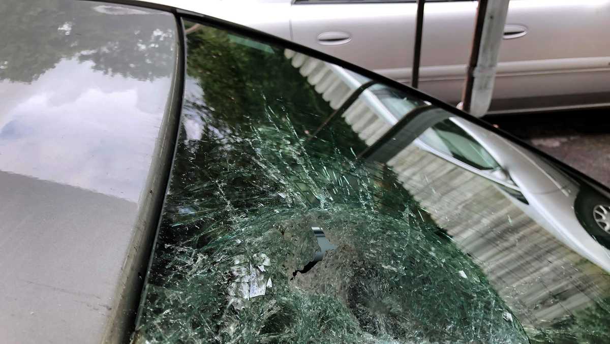 People throwing bricks, mayonnaise jars at cars in Elizabethtown