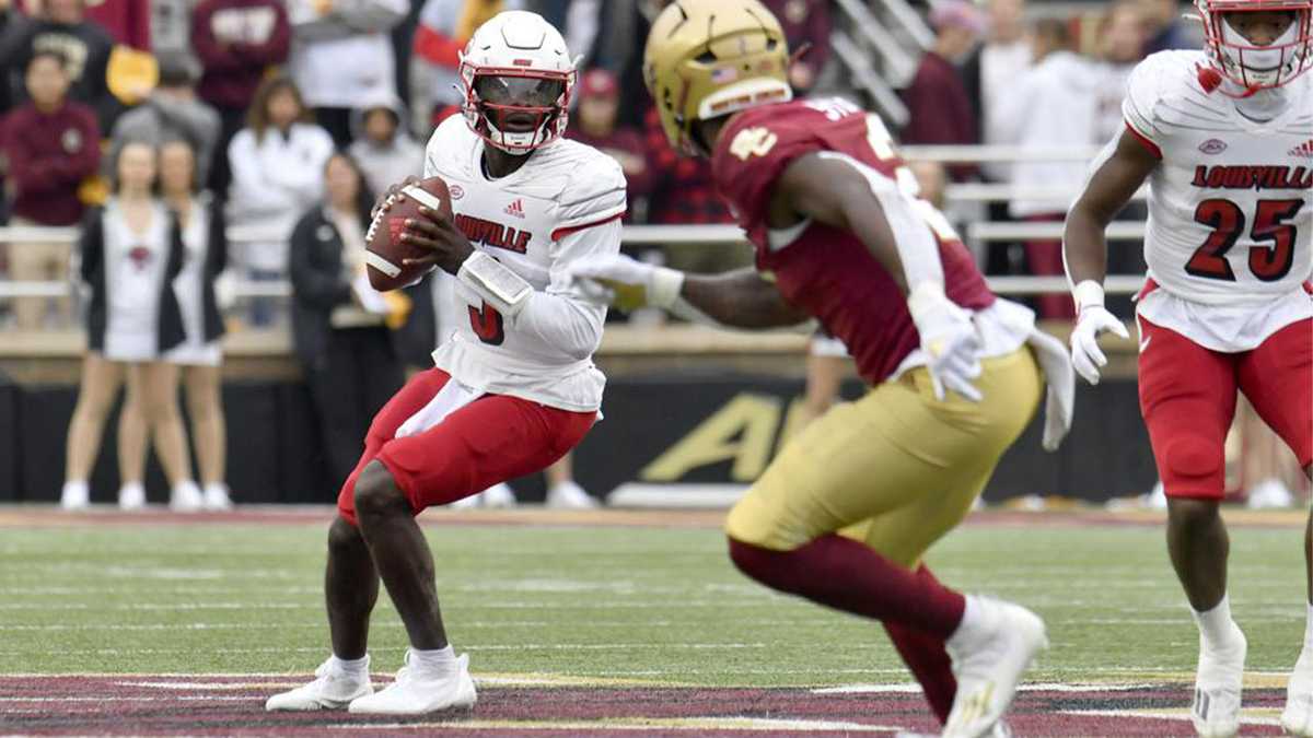 Cards fall short as Boston College QB notches 3 touchdowns in 34-33 loss