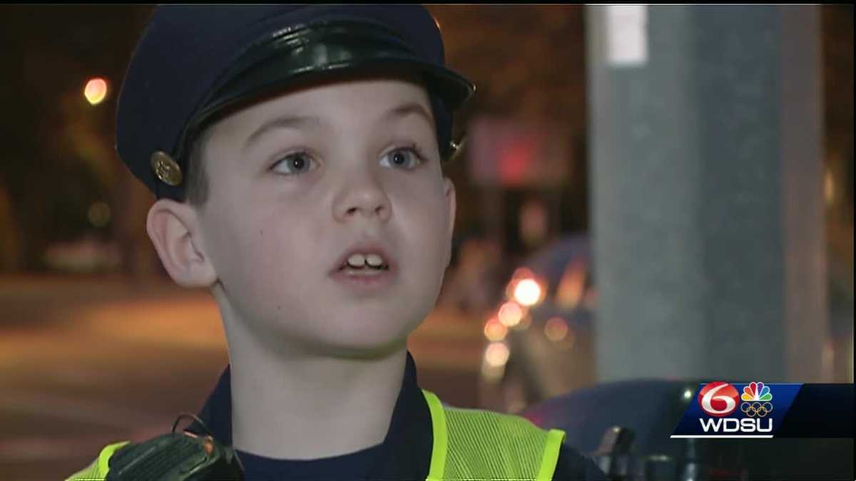 8-year-old boy helps father patrol Metairie parade route