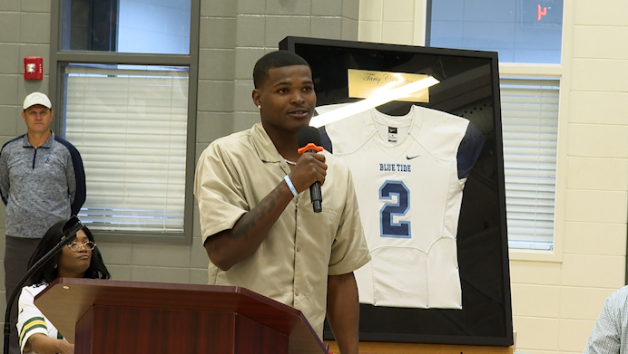 Long County retires Tariq Carpenter's jersey