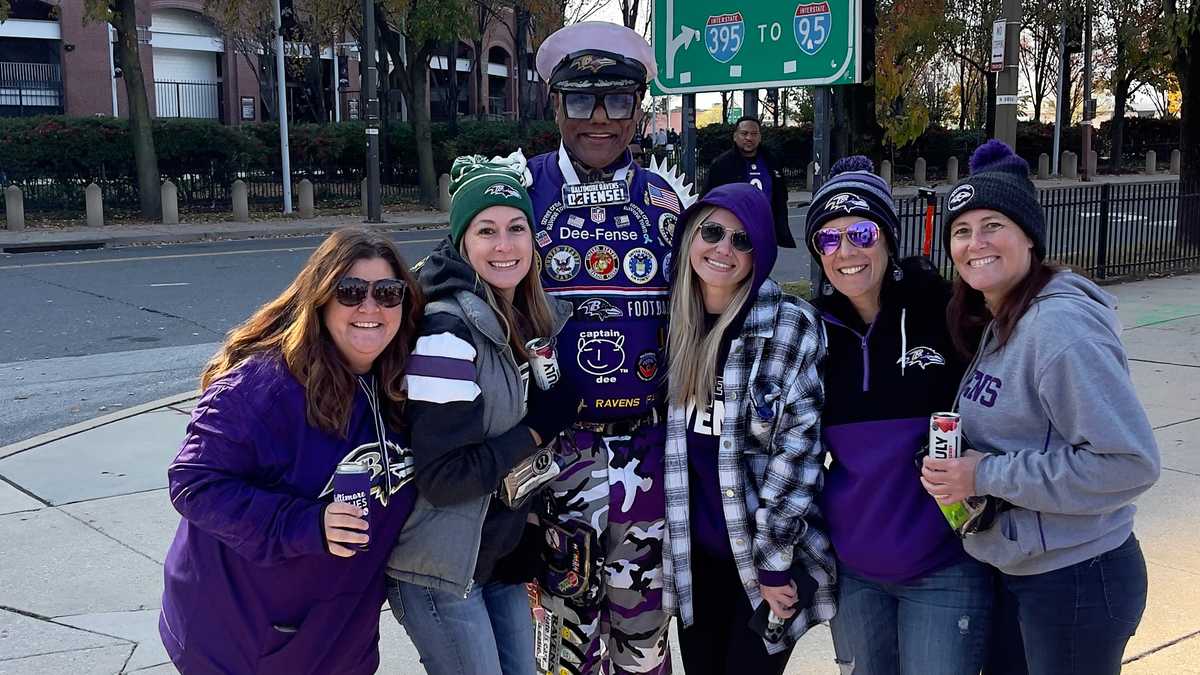 Ravens Flock remembers Captain Dee-Fense | Fan photos