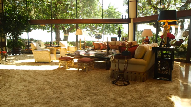 Take a rare look inside Johnny Carson's massive mansion Take a rare look inside Johnny Carson's massive mansion