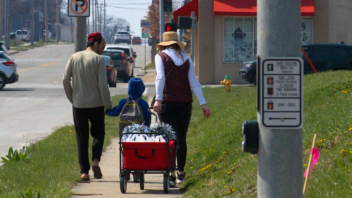 Food Bank of Iowa volunteer walks miles to help people in need