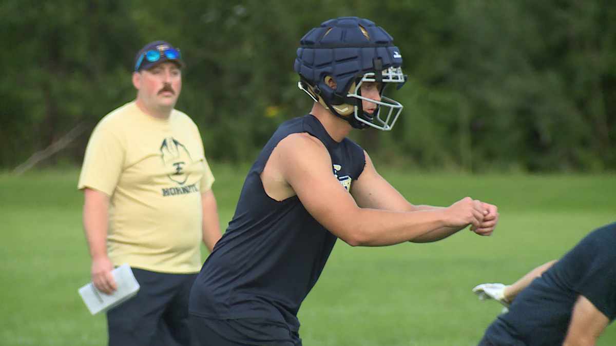 Essex senior QB returns from injury to lead Hornets