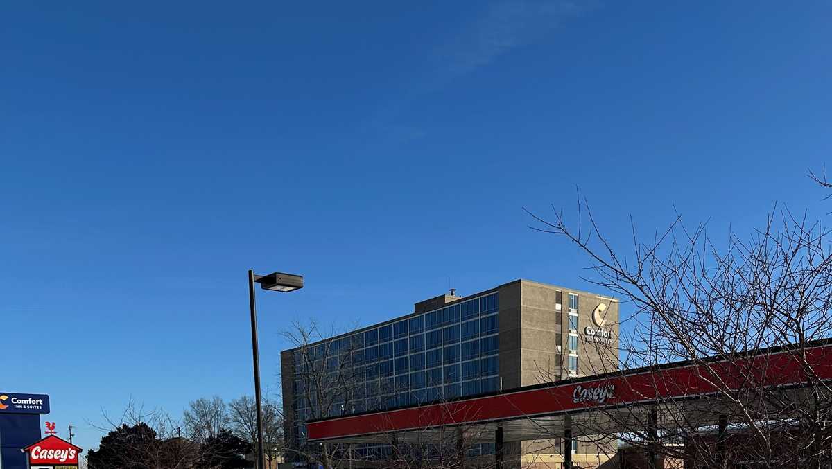 Omaha gas station shooting injures three