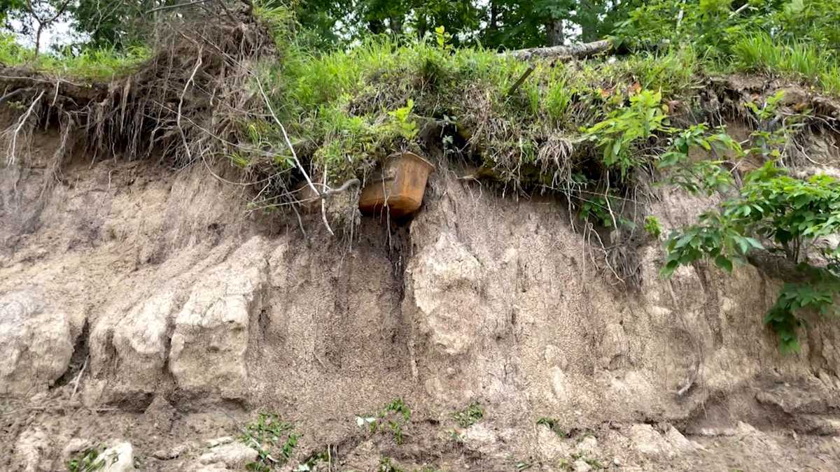 Erosion exposing some caskets at cemetery in Copiah County