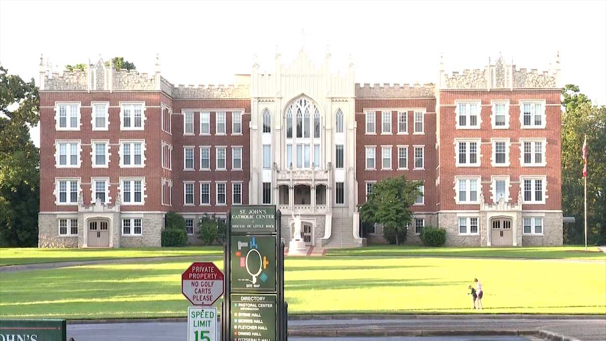 Catholic Diocese of Little Rock suspending large public mass services