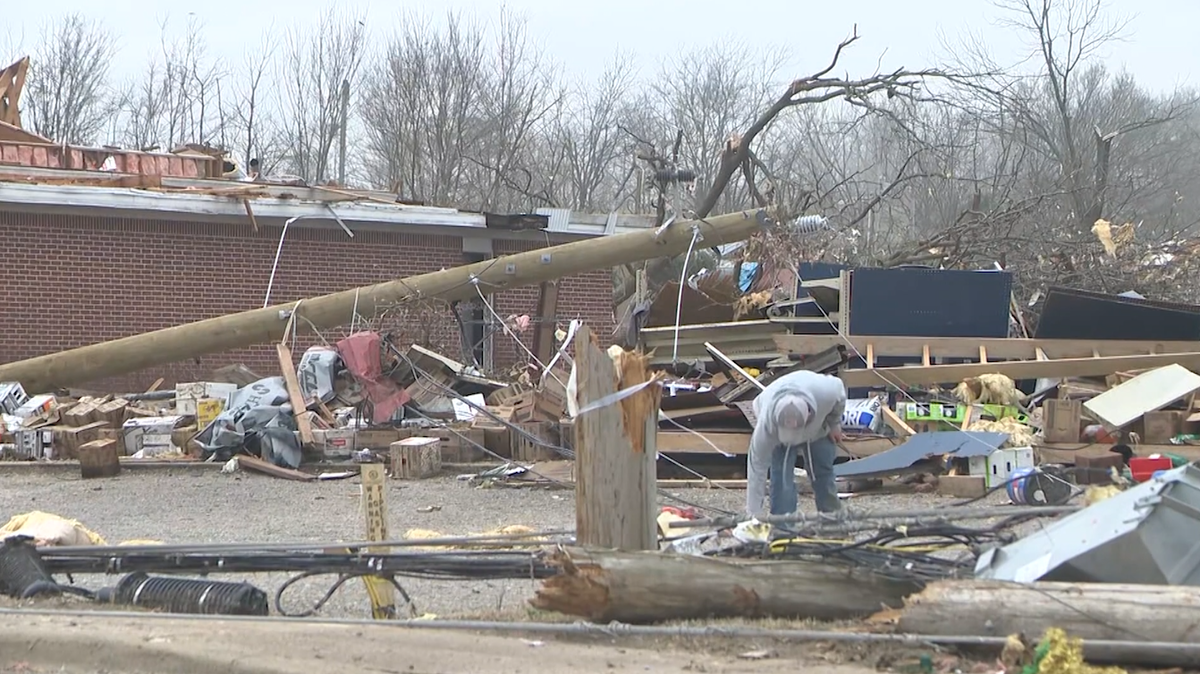 Cave City tornado kills 3 as Arkansas