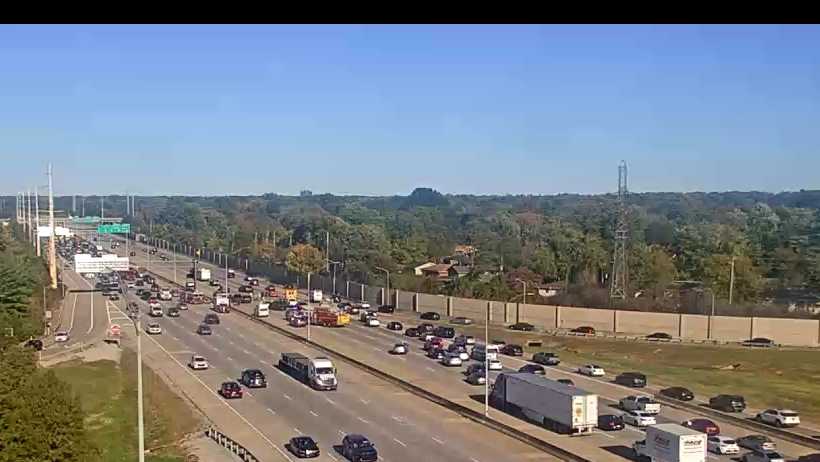 Lanes on I-264 E reopen after crash involving at least 5 vehicles