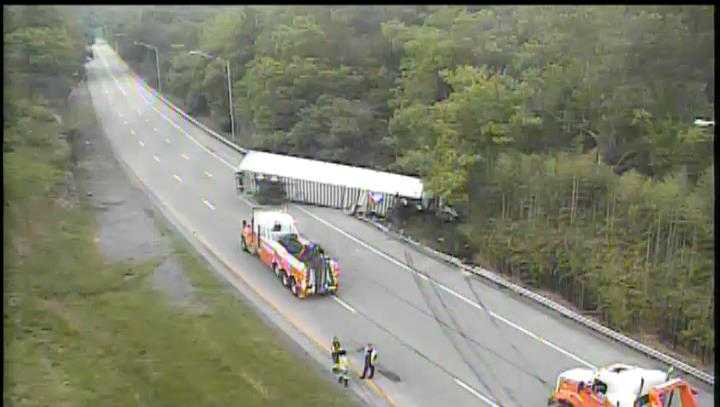 Lanes reopen after semi overturns on NB I-71 at Watterson Expressway