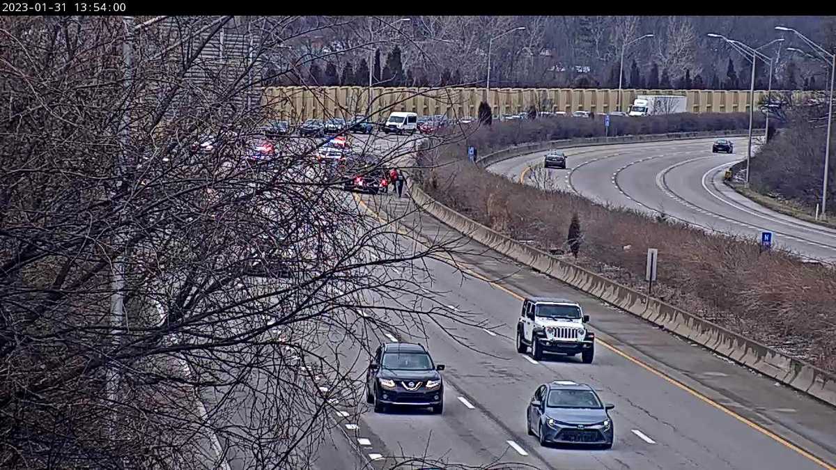 Multiple lanes blocked on I-471 in Newport due to a crash