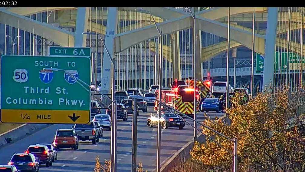 A crash is blocking a lane along I-471 at Daniel Carter Beard Bridge