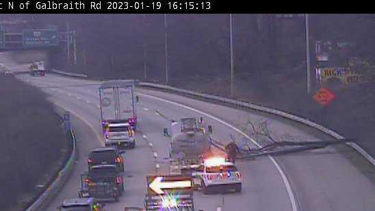 Fallen tree blocks lanes on south I-75 in Lockland